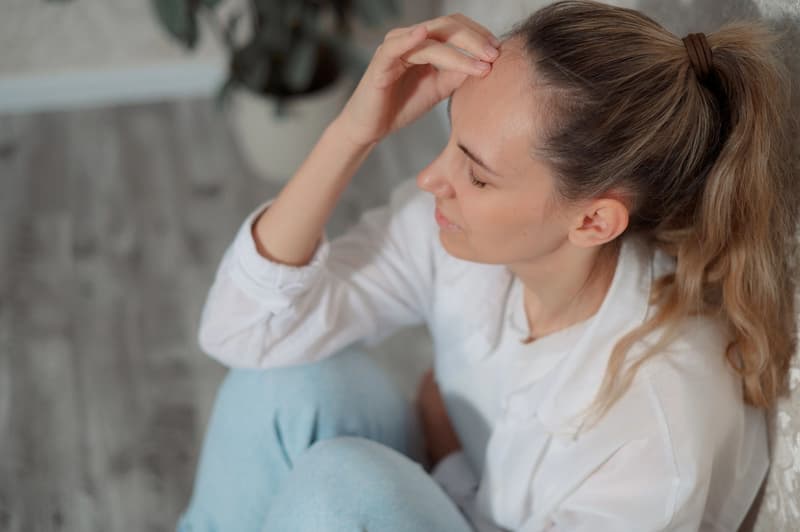 Cyjanek – co to jest? Objawy zatrucia, pierwsza pomoc, leczenie