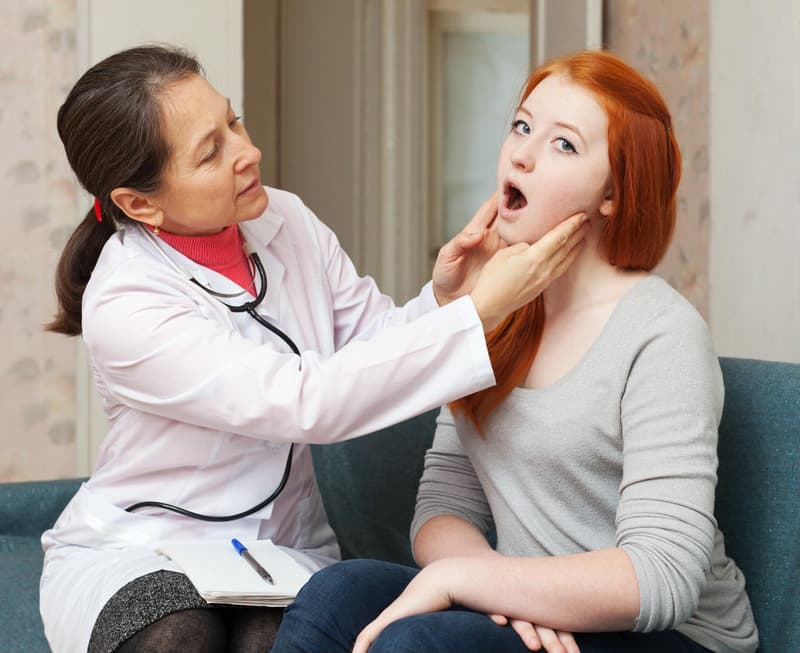 Perlak ucha – przyczyny, objawy, diagnostyka, leczenie perlaka w uchu