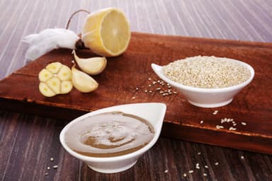 Melasa – co to jest? Zastosowanie, właściwości, cena
