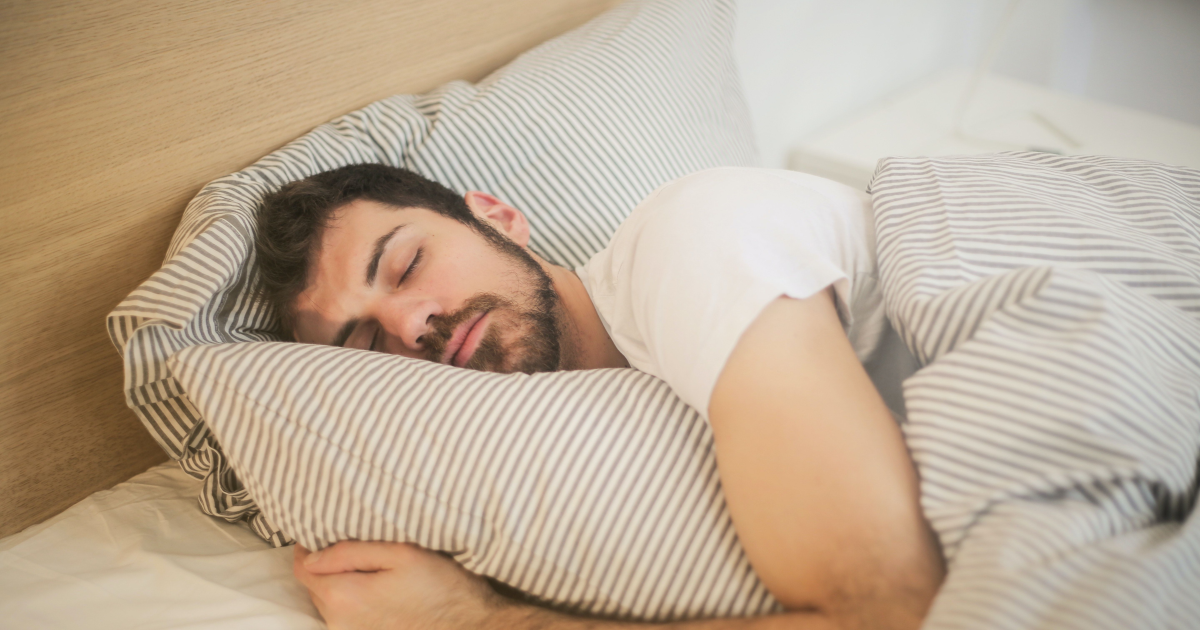 Bezdech senny – przyczyny, objawy i leczenie bezdechu nocnego